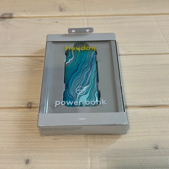 heyday | Accessories | Heyday 400 Mah Power Bank Nwt | Poshmark